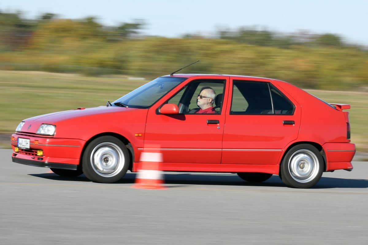 Renault 19 16V - This hot hatch heralded the end of the turbo era - Techzle