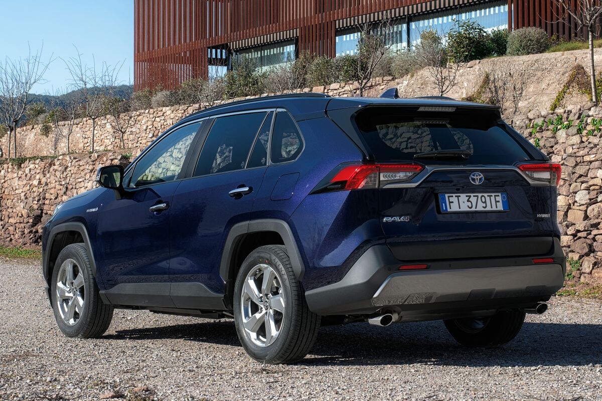 Toyota RAV4 2.5 Hybrid 2WD Active (2021) review - AutoWeek