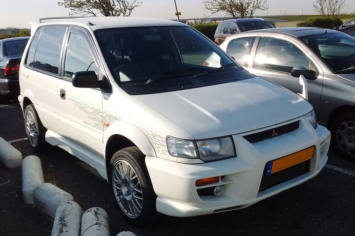 In het wild: Mitsubishi RVR Hyper Sports Gear R - AutoWeek
