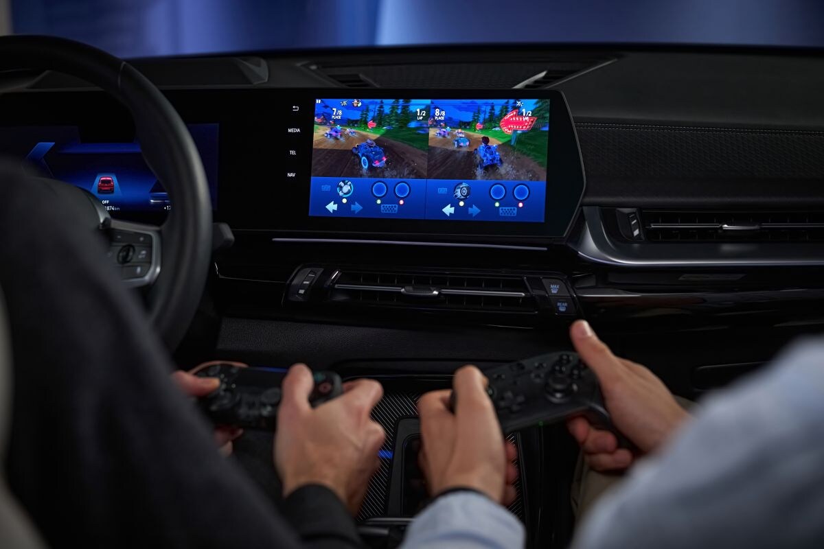 In BMWs you can (easier) play games and watch TV - Techzle