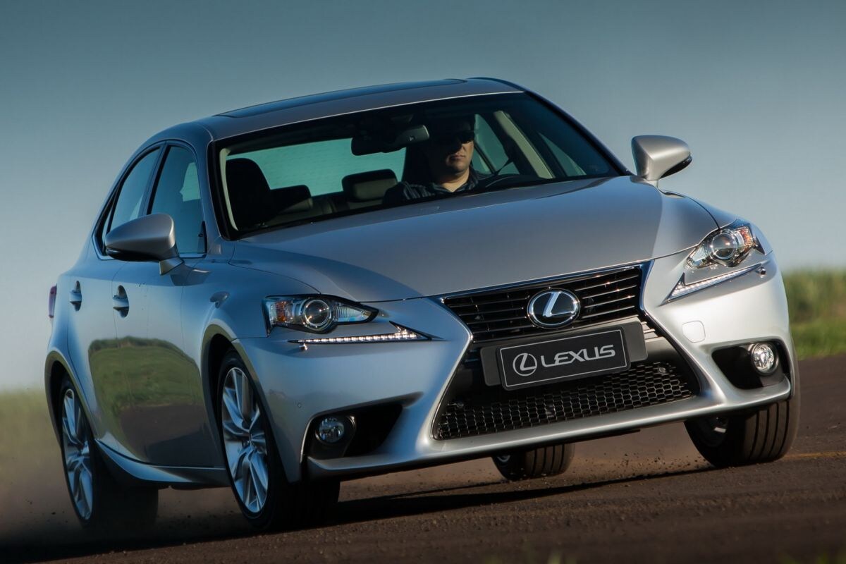 Lexus IS 300h (2014) #3 review - AutoWeek