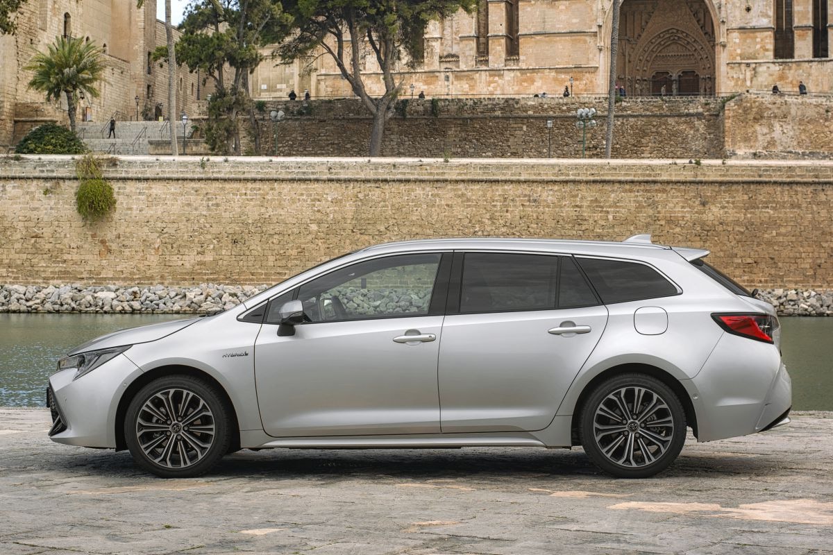 Toyota Corolla Touring Sports 1.8 Hybrid Active (2021) #2 review