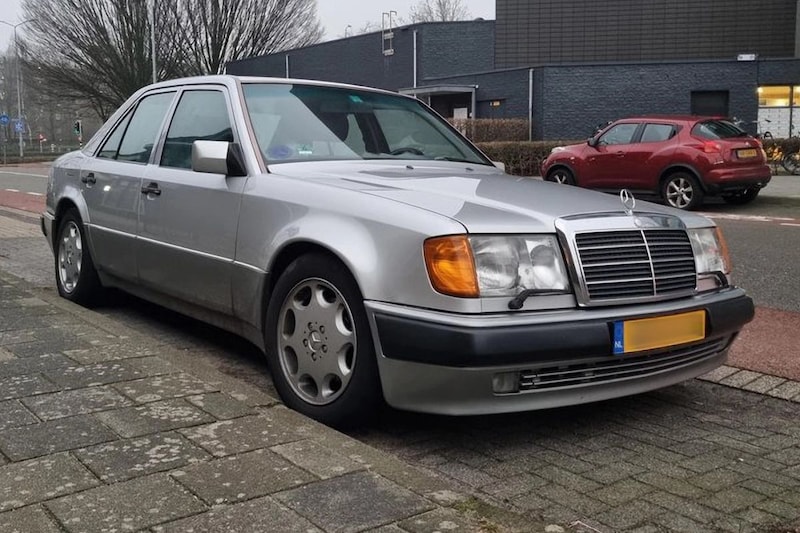 34 jaar oude Mercedes-Benz is wolf in schaapskleren - In het Wild