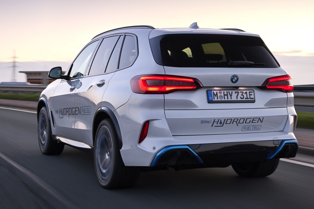 BMW iX5 Hydrogen: waterstof-X5 met brandstofcel van Toyota - AutoWeek