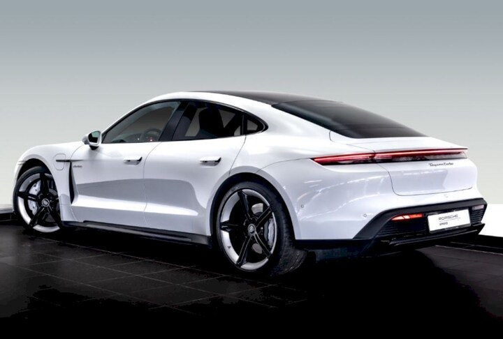 Porsche Taycan Turbo (2022) review - AutoWeek