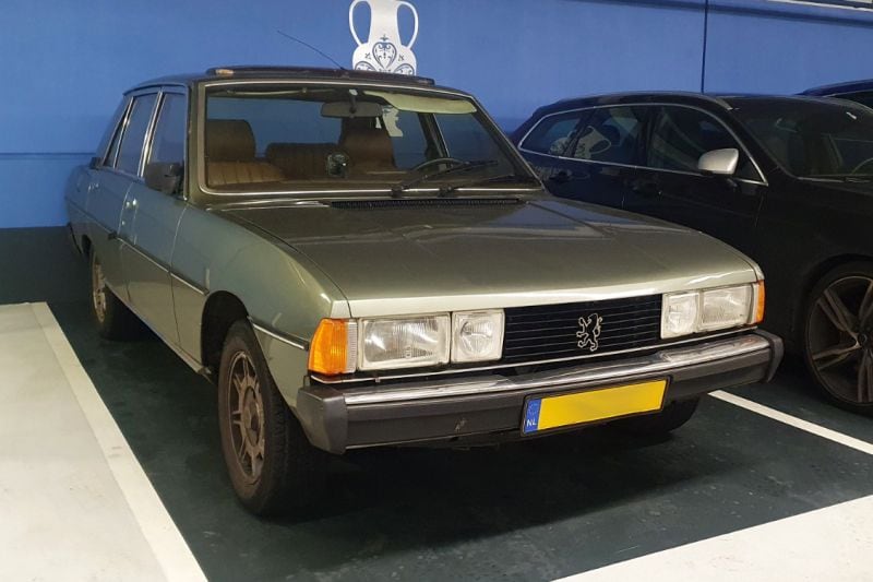 Peugeot 604 (1982) - In het Wild - AutoWeek