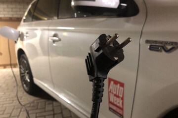 'Tot 30 procent stroomverlies bij thuis opladen van EV' - AutoWeek