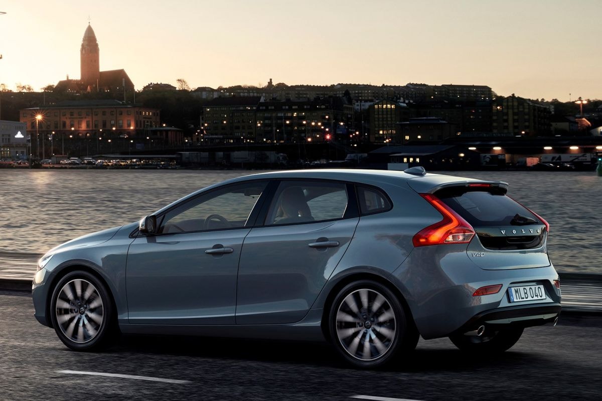 Volvo V40 T4 R-Design (2017) review - AutoWeek