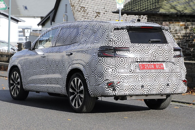 Renault 'Grand' Austral gesnapt met zeven zitplaatsen - AutoWeek