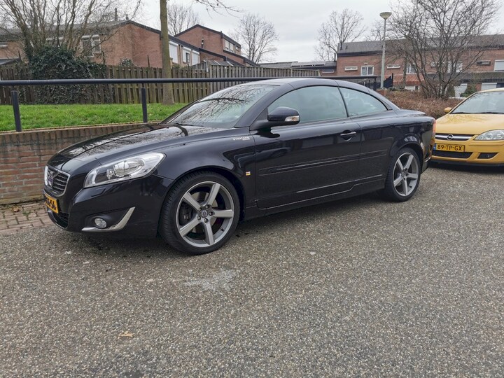Volvo C70 D3 Summum (2012) review - AutoWeek