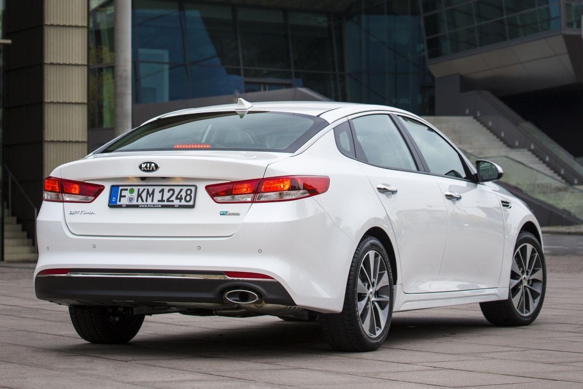 Kia Optima 2.0 GDi PHEV Business DynamicLine (2016) review