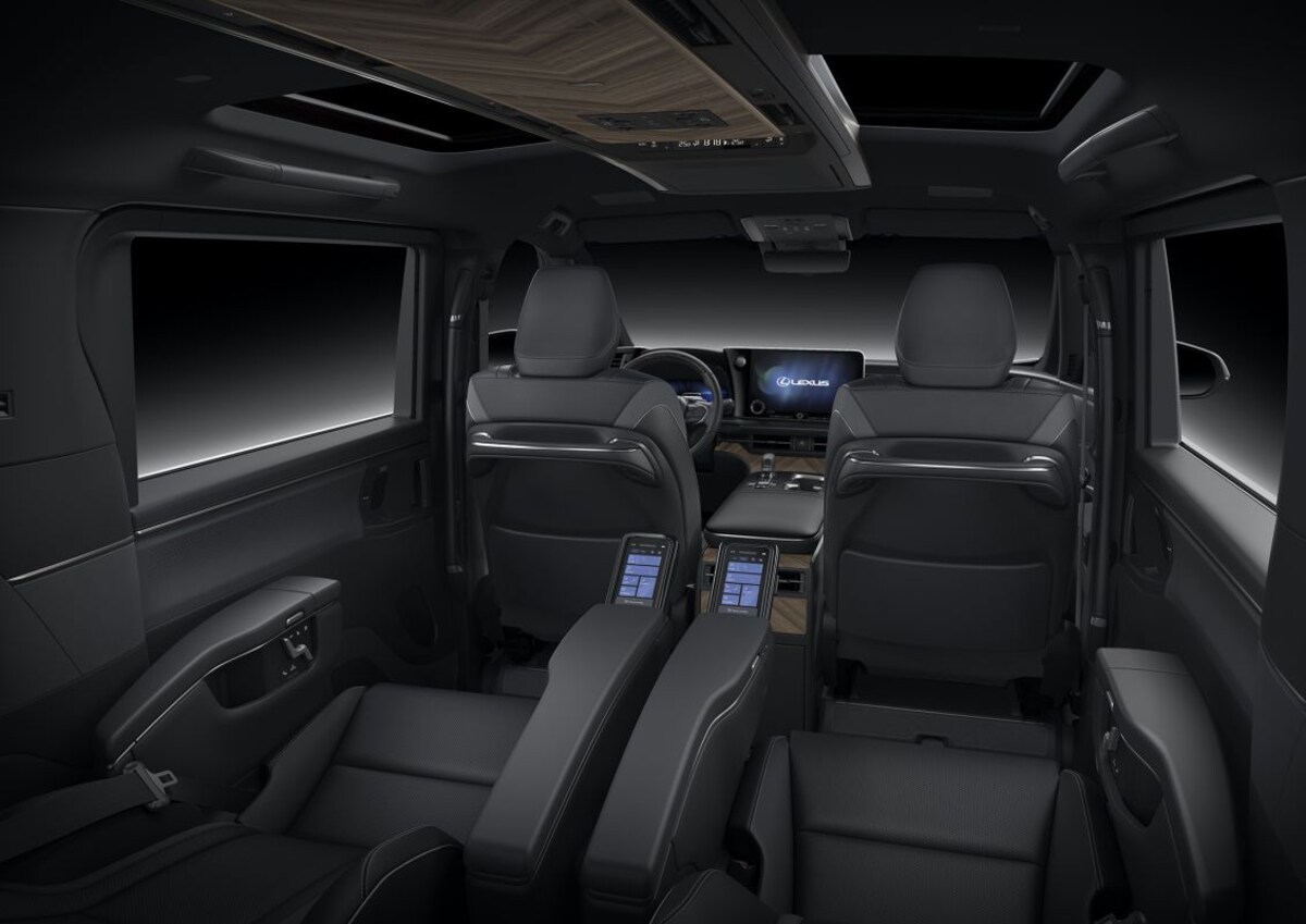 Lexus LM: hybride MPV met twee schuifdeuren - AutoWeek