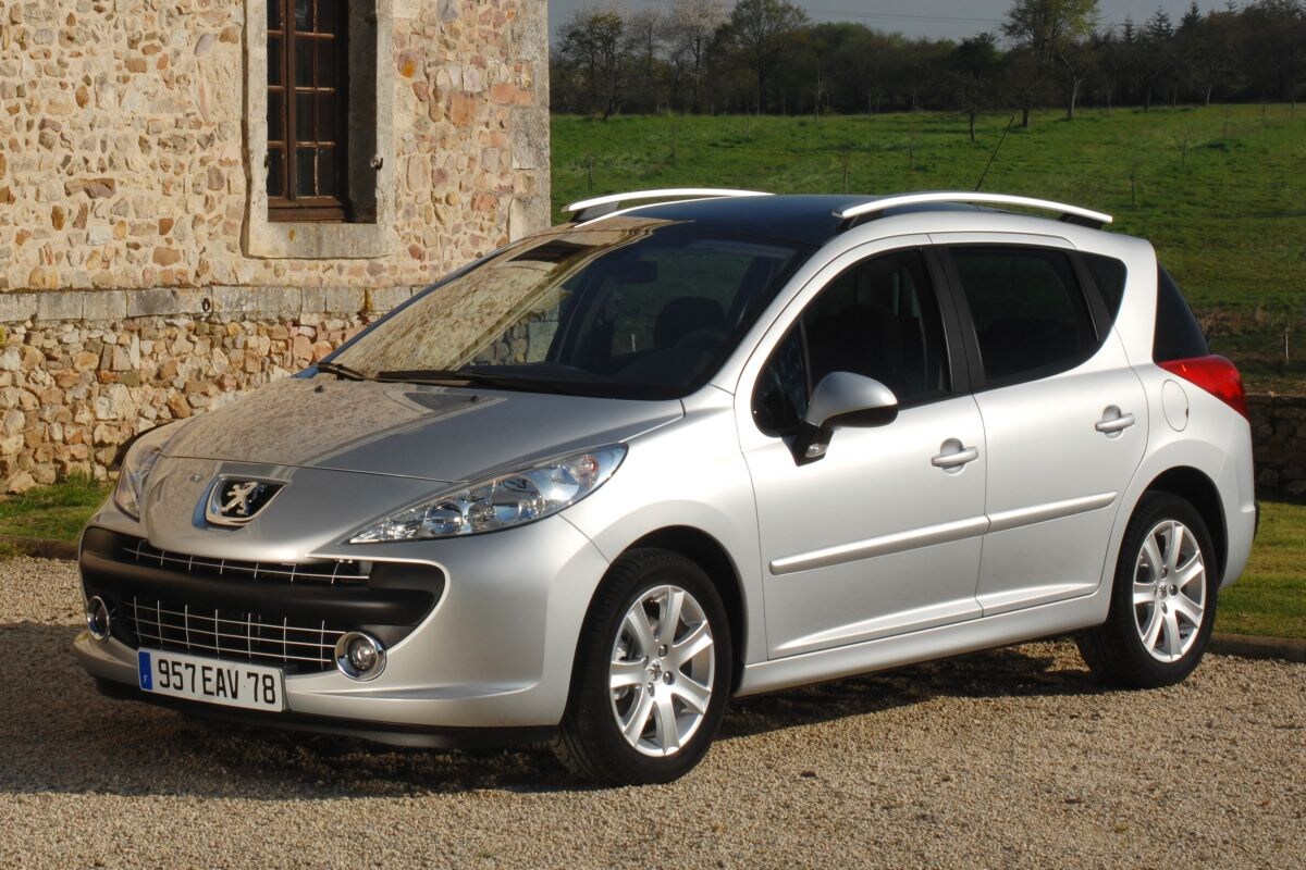 Peugeot 207 - Facelift Friday - AutoWeek