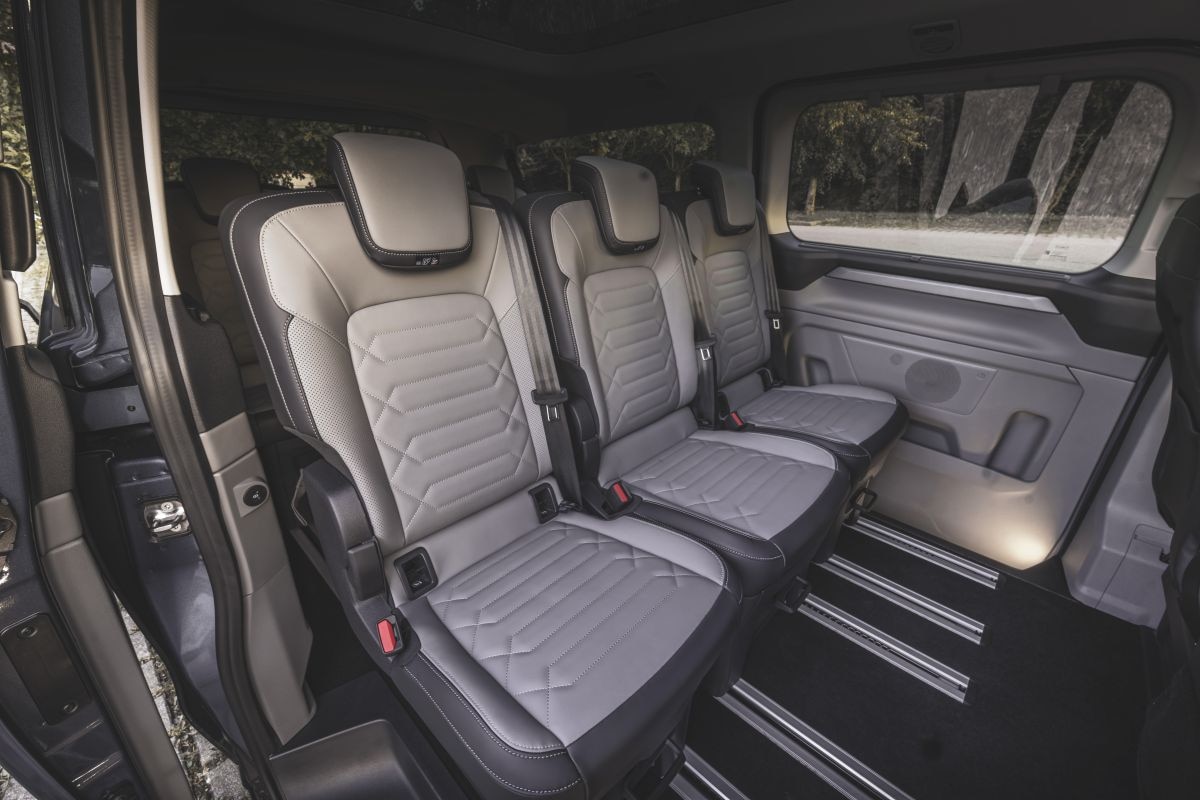 Ford Transit Custom Kombi L2H1 2.5 PHEV Limited prijs en specificaties