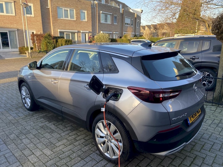 Opel Grandland X 1.6 Turbo Hybrid4 300pk Business Executive (2020)