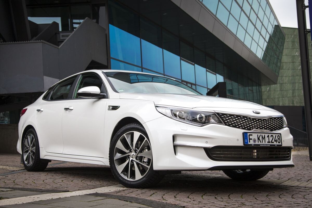 Kia Optima 2.0 GDi PHEV Business DynamicLine (2016) review