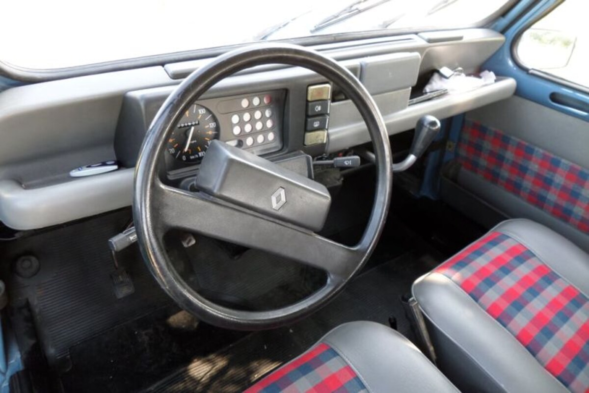 Renault 4 (1986) - Liefhebber Gezocht - AutoWeek
