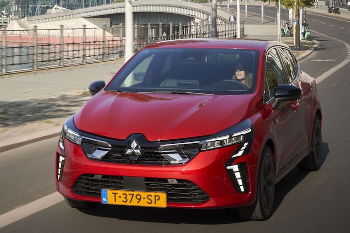 Mitsubishi Colt 1.6 HEV First Edition prijs en specificaties