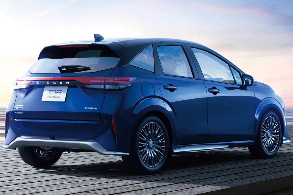 Even after the facelift, the Nissan Note Aura is wider than the normal ...