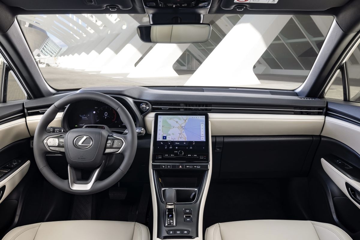 Lexus LBX 1.5 HEV Relax (2024) review - AutoWeek