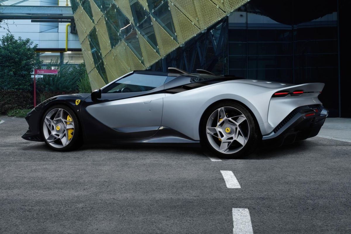 Ferrari SP-8 is unieke roadster op F8-basis - AutoWeek