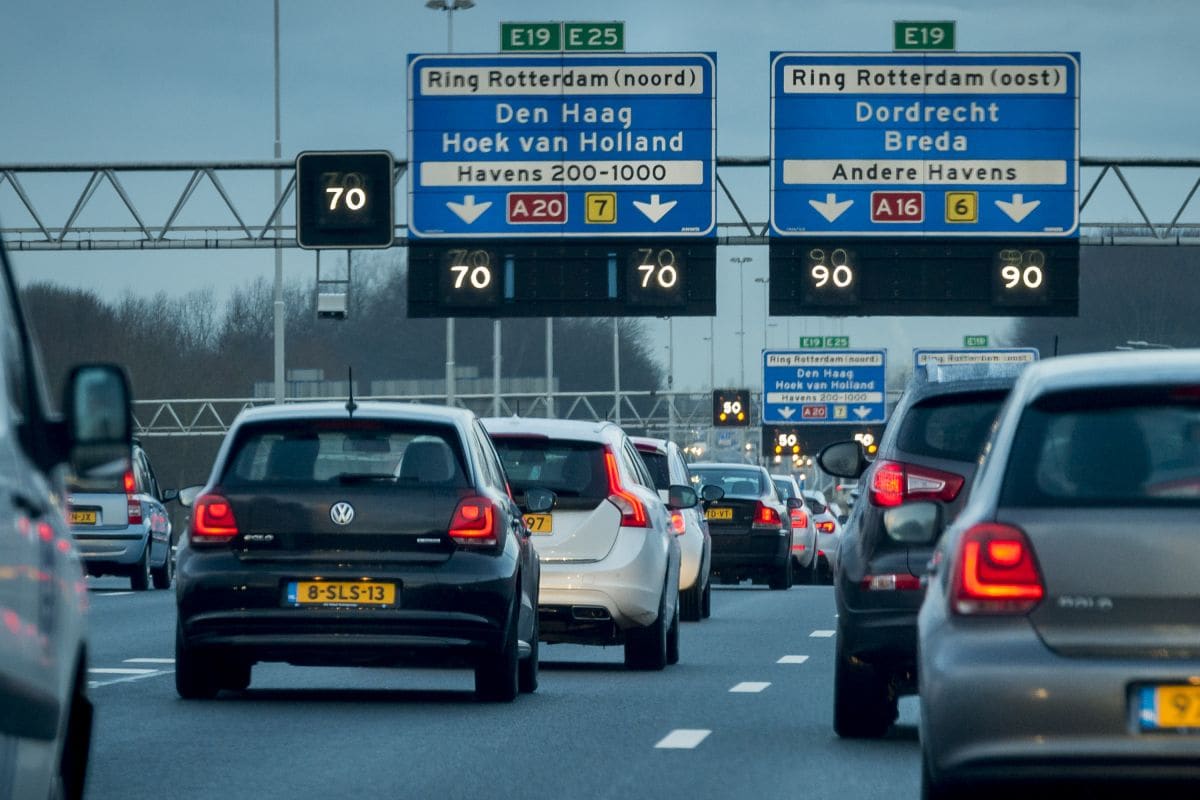 Welke is de snelste rijstrook bij file? - AutoWeek