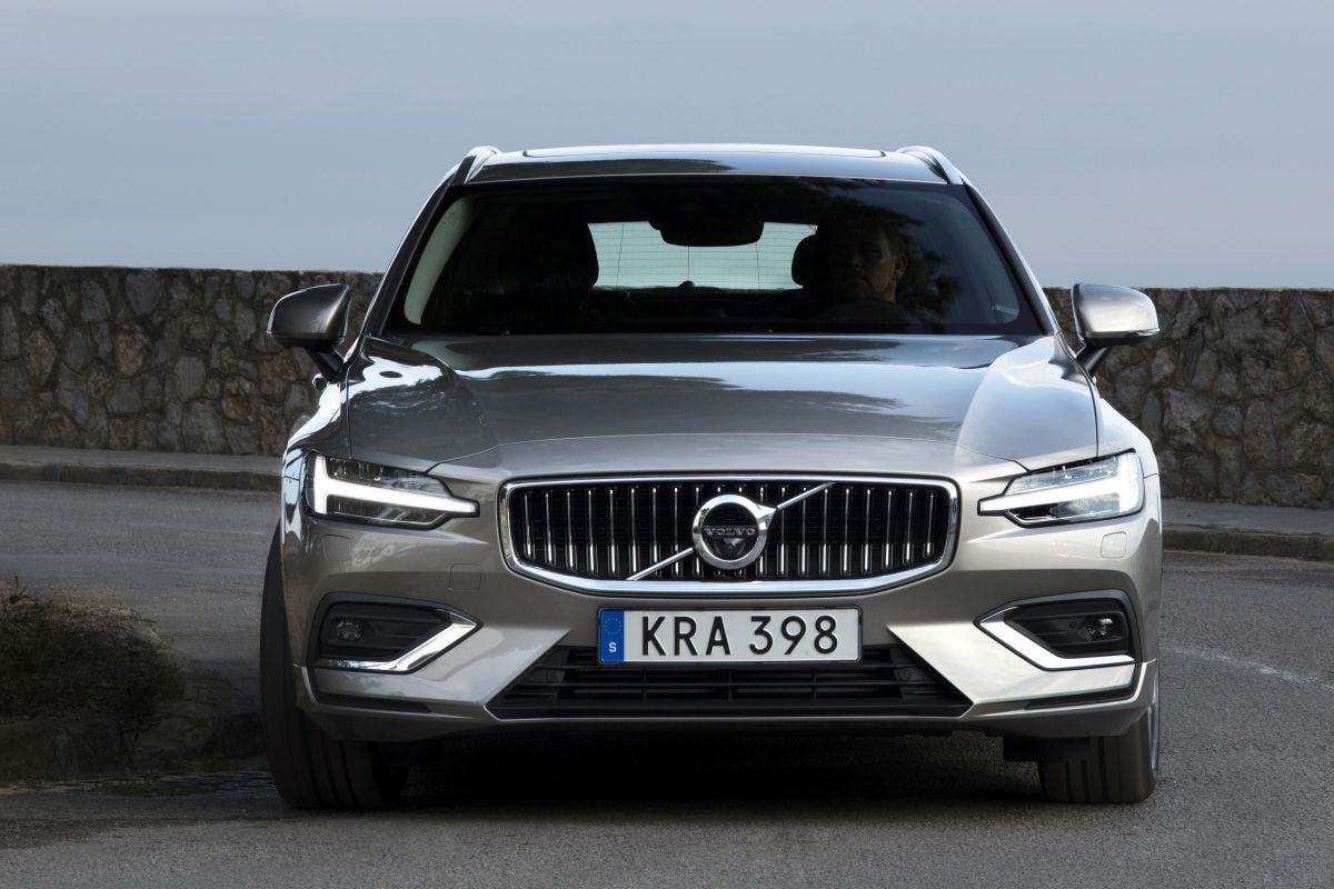 Volvo V60 T6 Plug-in Hybrid AWD Essential prijs en specificaties