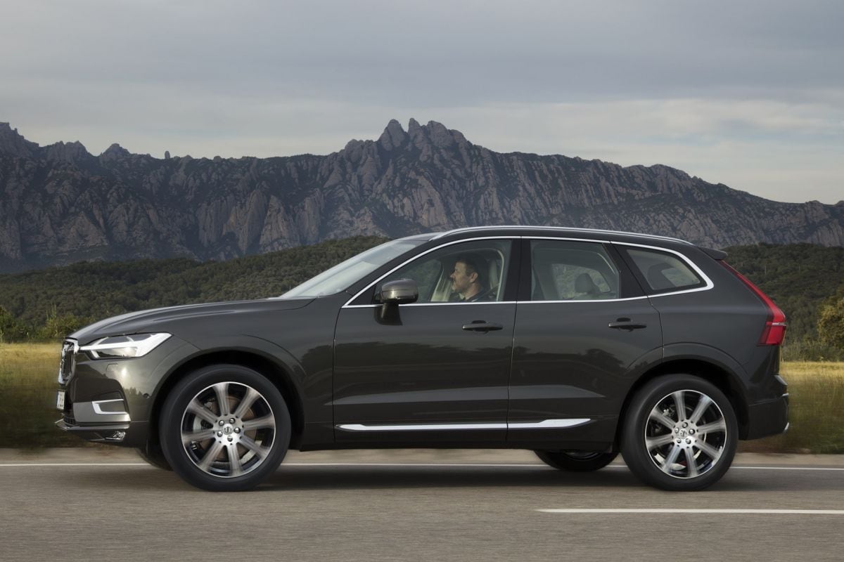 Volvo XC60 T8 Plug-in Hybrid AWD Ultra Black Edition (2024) review