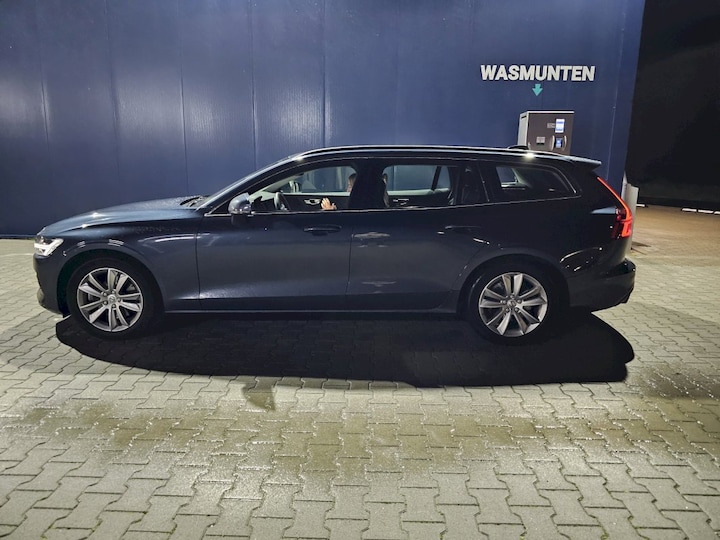 Volvo V60 B3 Momentum Business (2022) review - AutoWeek