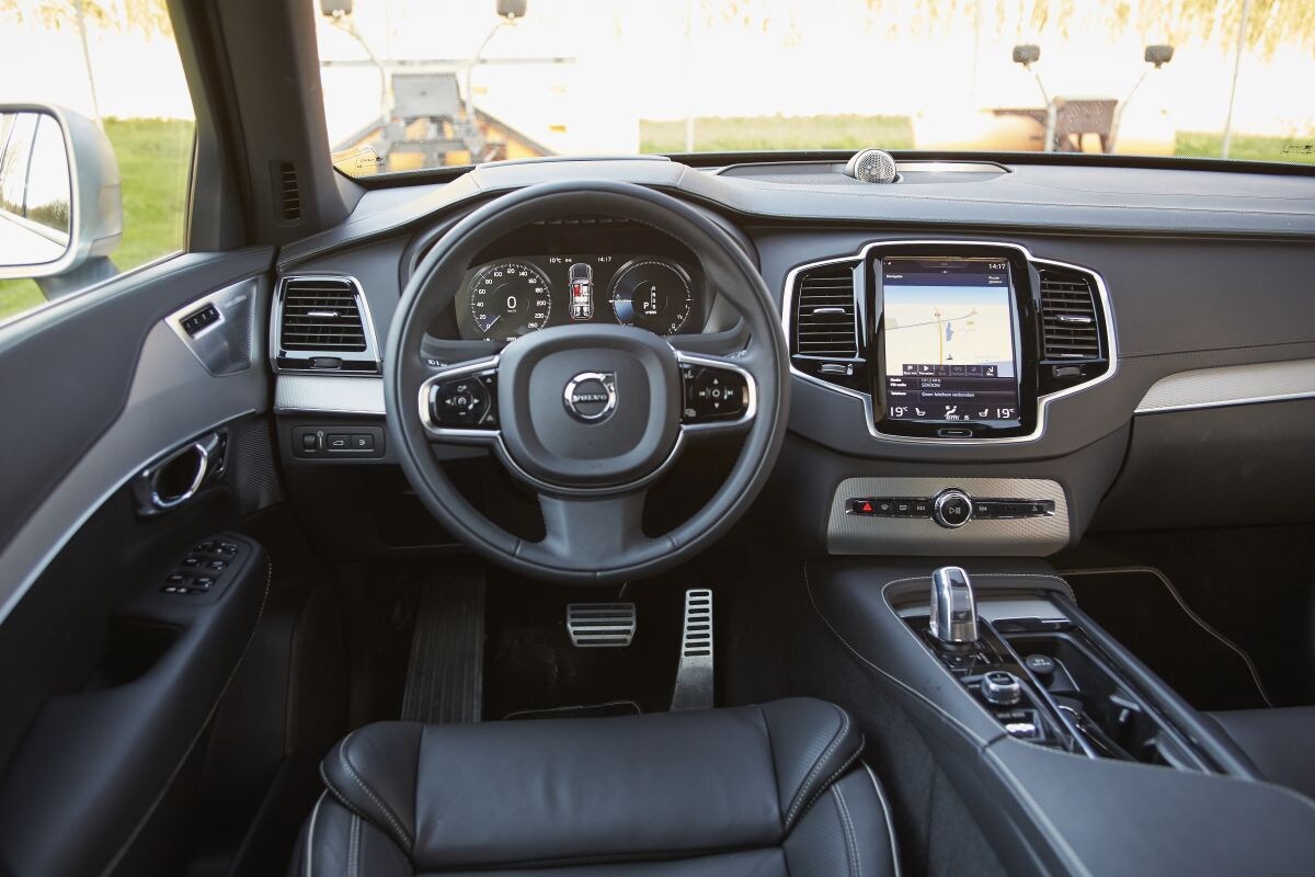 Volvo XC90 T8 R-Design (2016) Autotest - AutoWeek