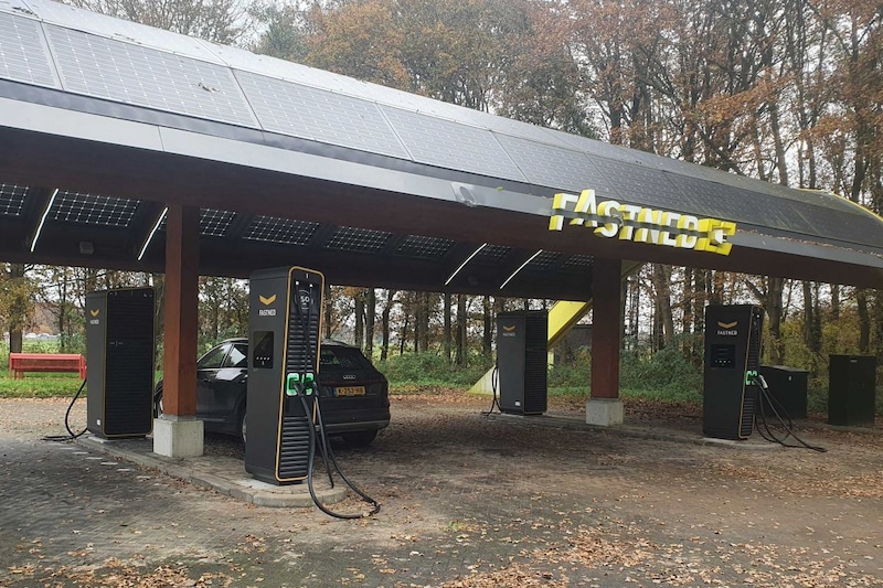 Fastned upgradet allereerste snellaadstation - AutoWeek