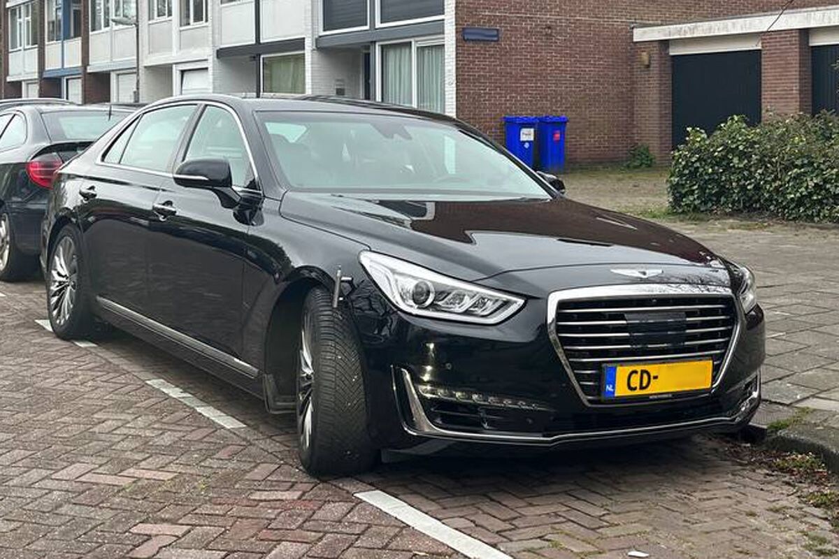 Genesis G90 - In het Wild - AutoWeek