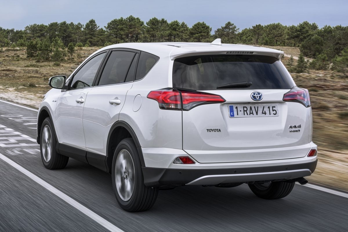 Toyota RAV4 2.5 Hybrid 4WD Executive (2016) #3 review
