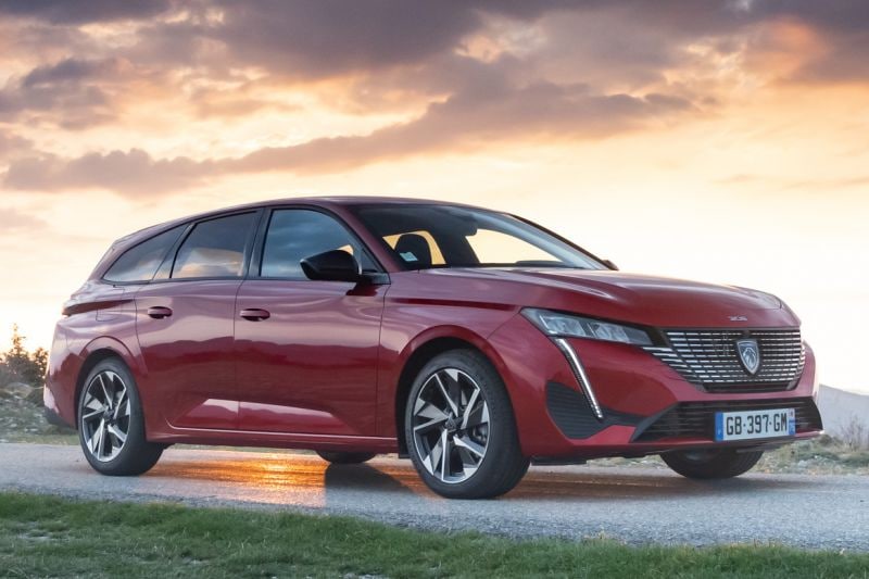 Peugeot 308 SW Allure Pack Business HYbrid 180 (2023) review