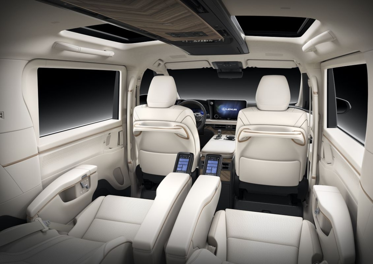 Lexus LM: hybride MPV met twee schuifdeuren - AutoWeek