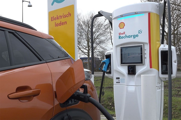 Snelladen bij Shell Recharge wordt weer duurder - AutoWeek