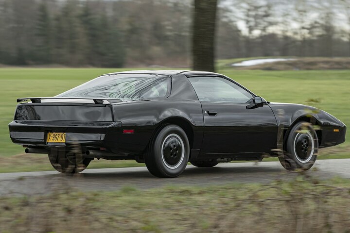 Rob bouwt replica's van KITT - AutoWeek