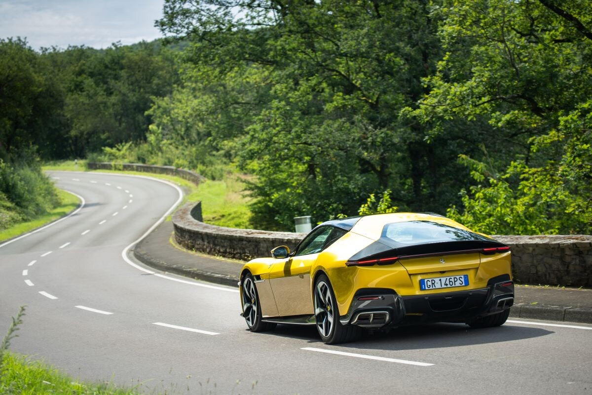 AutoWeek test de Ferrari 12Cilindri, met dikke V12-motor