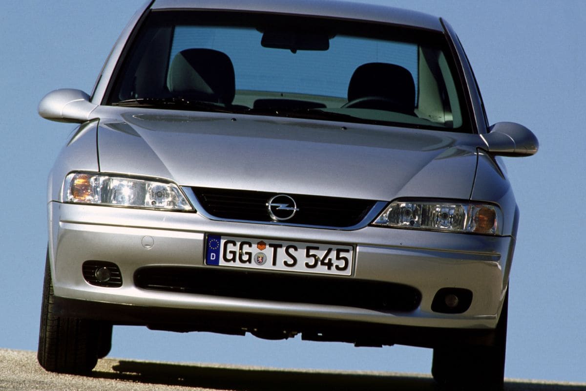 Opel Vectra B - Facelift Friday - AutoWeek