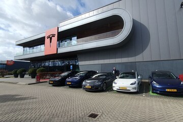 Elektrische auto laden bij Tesla's Superchargers kan vanaf nu
