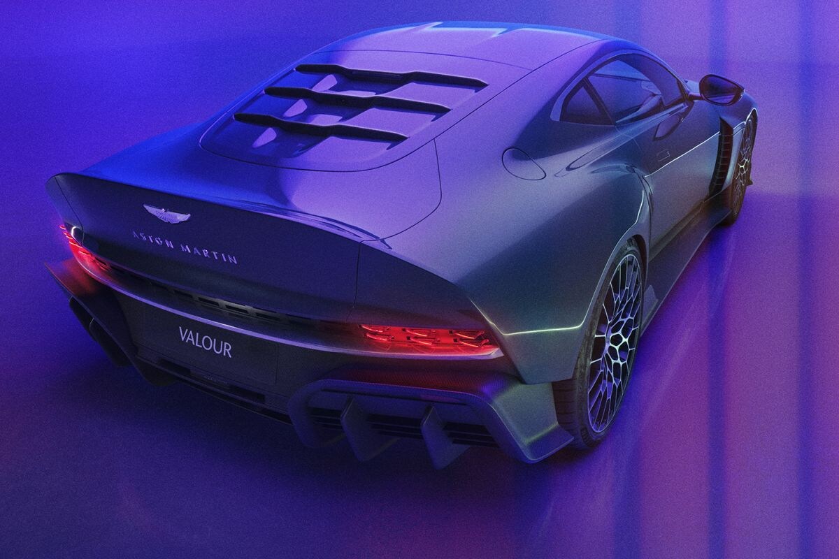 Aston Martin Valour: machtige V12 én een handbak! - AutoWeek