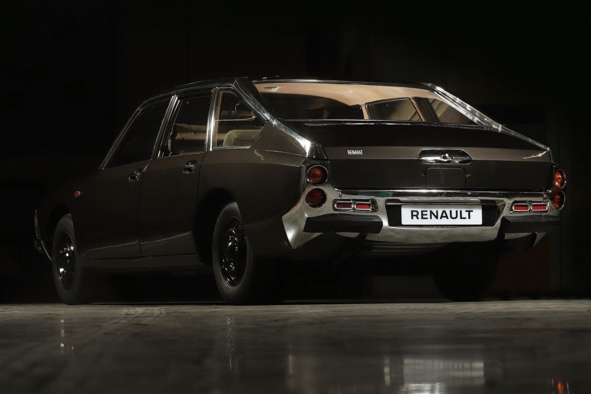 De Vluchtstrook: de Renault met een Peugeot V8 - AutoWeek