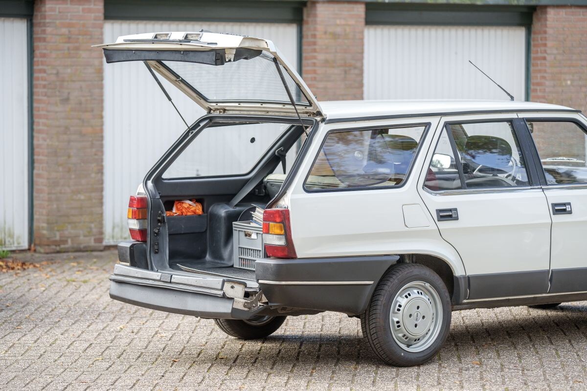 Cor and Ronald love Fiats from the 80s: rectangular and lots of plastic ...