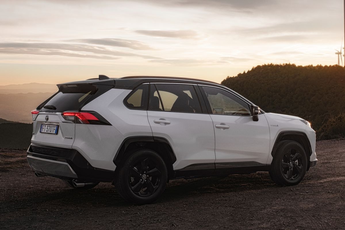 Toyota RAV4 2.5 Hybrid 2WD Active (2021) review - AutoWeek