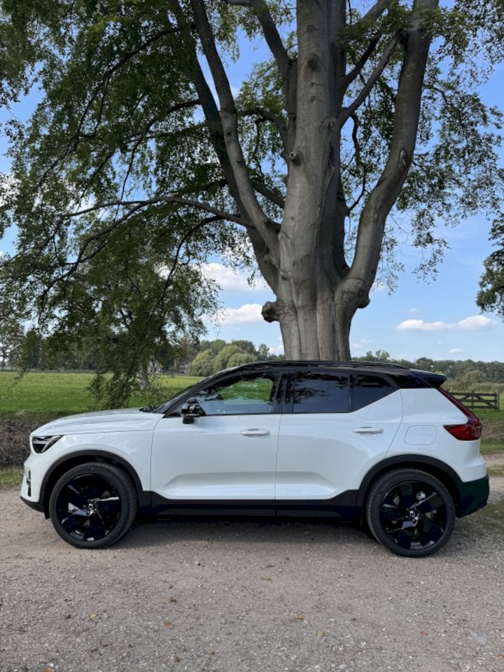 Volvo EX40 Single Motor Extended Range Ultra Black Edition (2025)