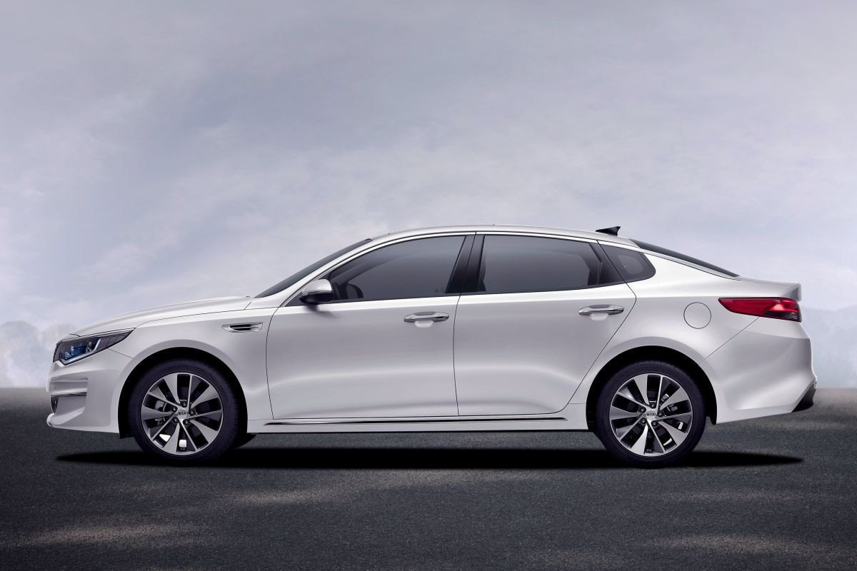 Kia Optima 2.0 GDi PHEV Business DynamicLine (2016) review