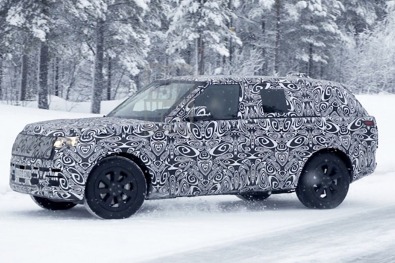 Land Rover stuurt Range Rover LWB de sneeuw in - AutoWeek
