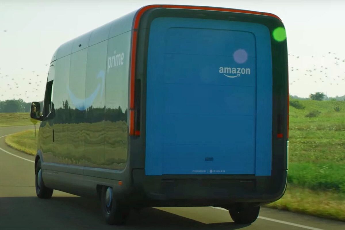 Amazon laat meer zien van eigen Rivian-bus - AutoWeek
