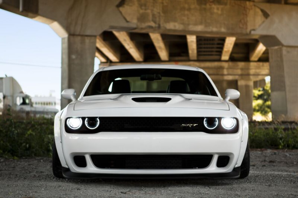 Dodge Challenger Hellcat van SR Auto Group - AutoWeek