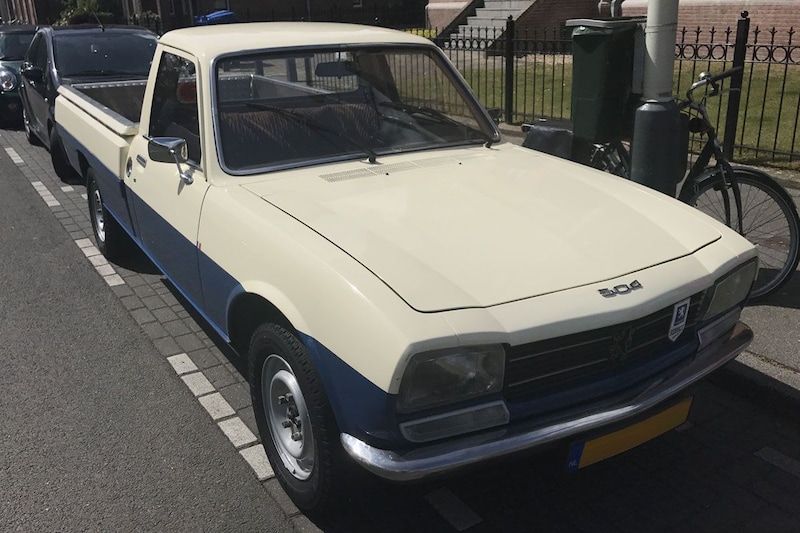 In het wild: Peugeot 504 Pick-up - AutoWeek